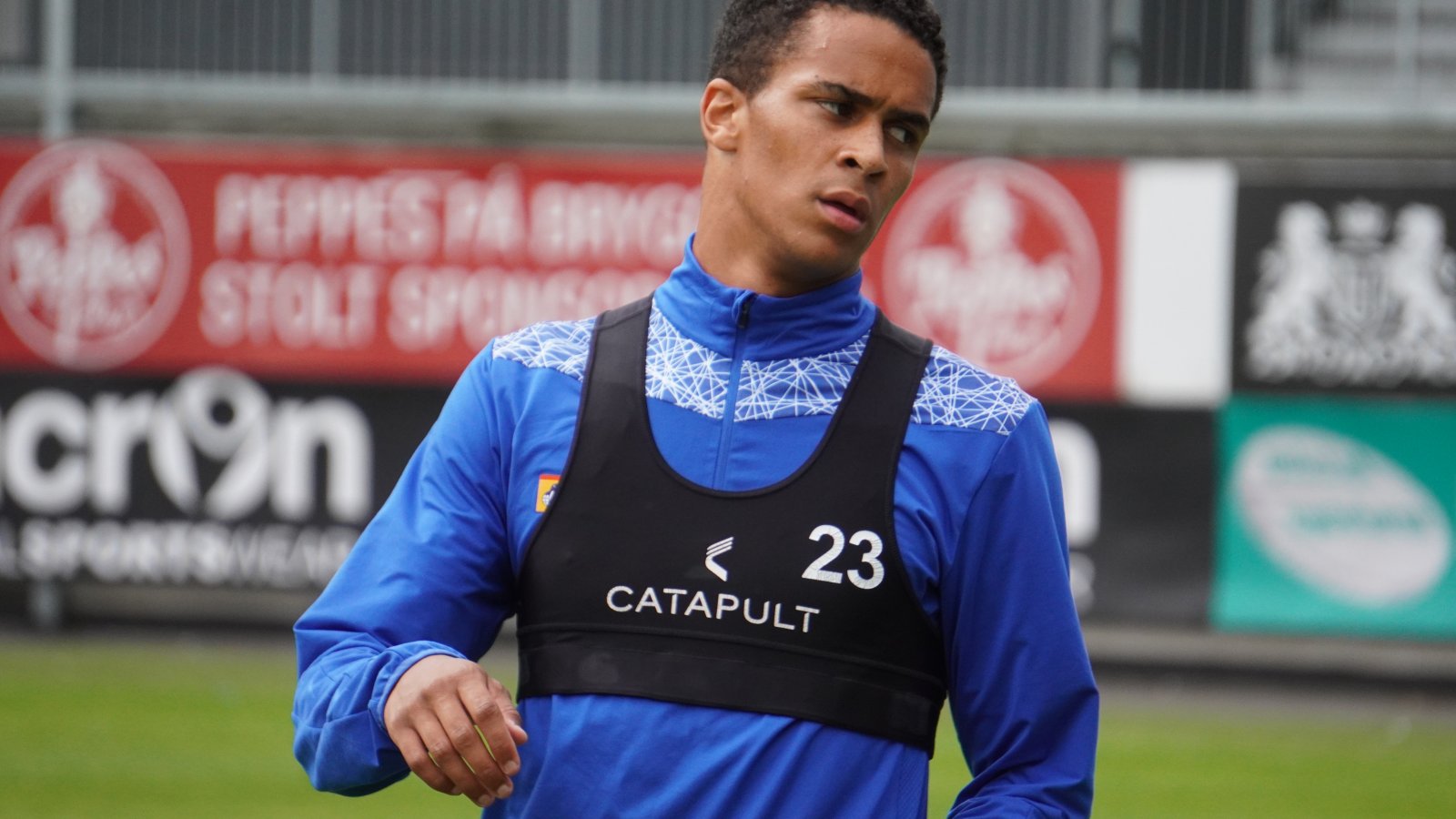 19 år gamle Wally Njie signerte tre-års kontrakt med SF…. / Sandefjord